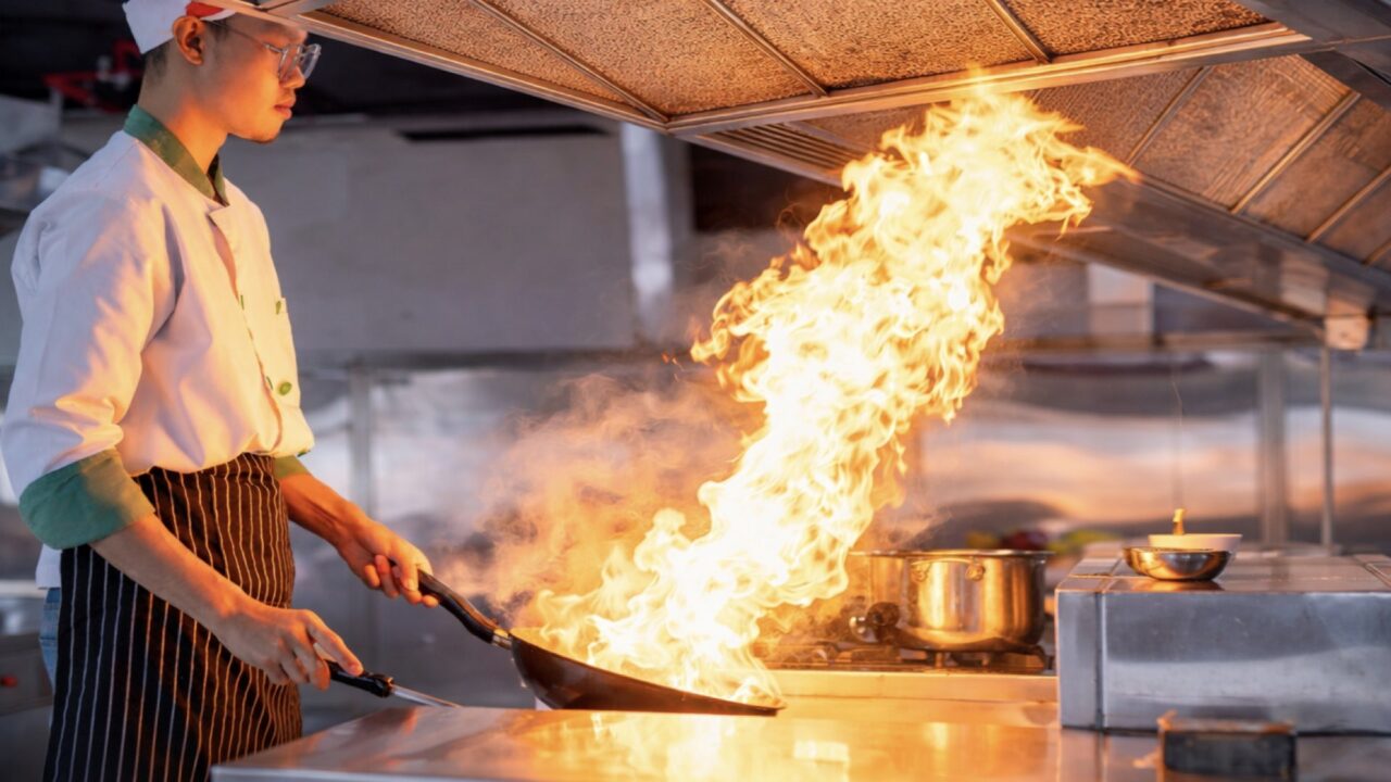 Knitted metal filters in commercial kitchens - REVEN